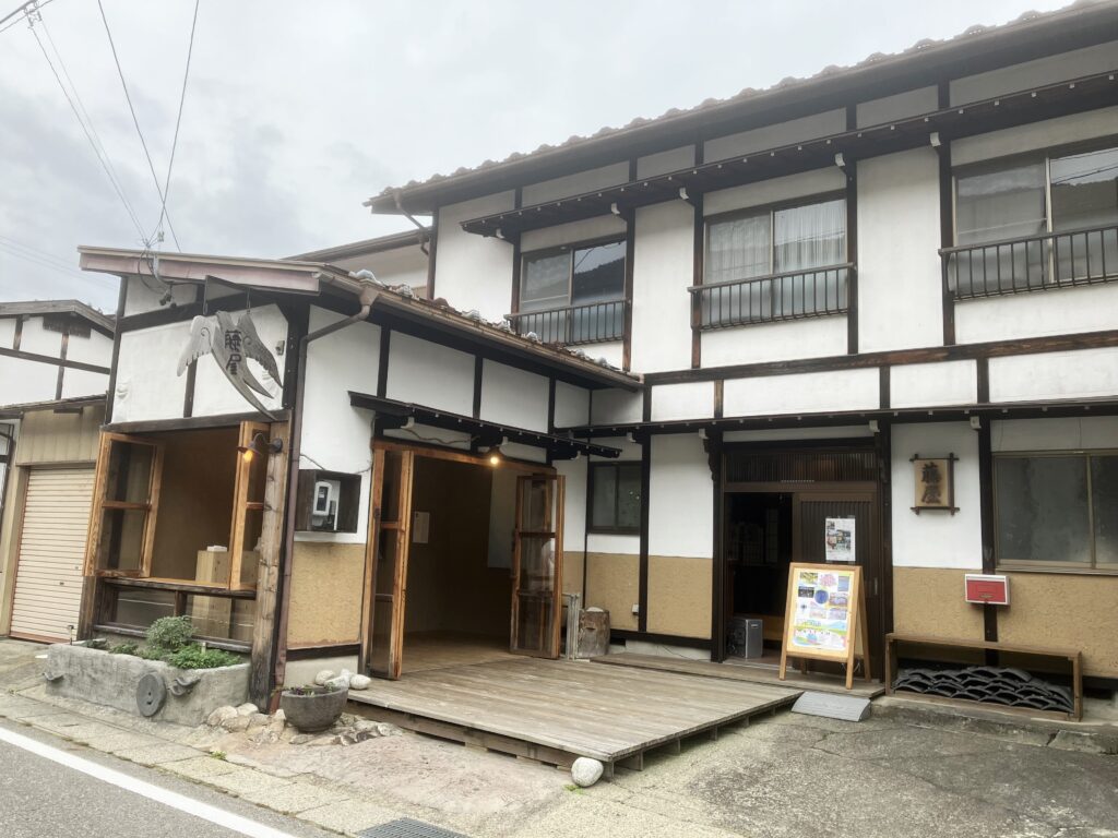 なぜ木祖村の藪原宿・旧藤屋旅館に現代アート！？「シンビズム6」が11/9（日）まで開催。 | 是より木曽路